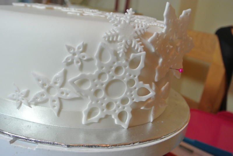 Ice White Snowflakes Cake | Baking, Recipes and Tutorials - The Pink Whisk