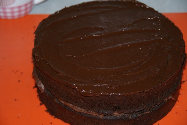 How to Cover a Cake with Sugarpaste | Baking, Recipes and Tutorials ...