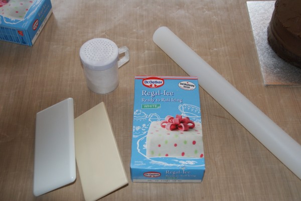 How to Cover a Cake with Sugarpaste | Baking, Recipes and Tutorials ...