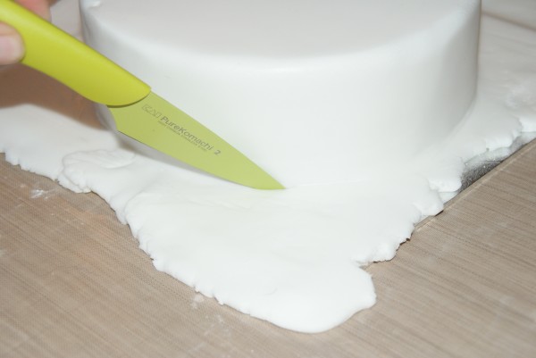 How to Cover a Cake with Sugarpaste | Baking, Recipes and Tutorials ...