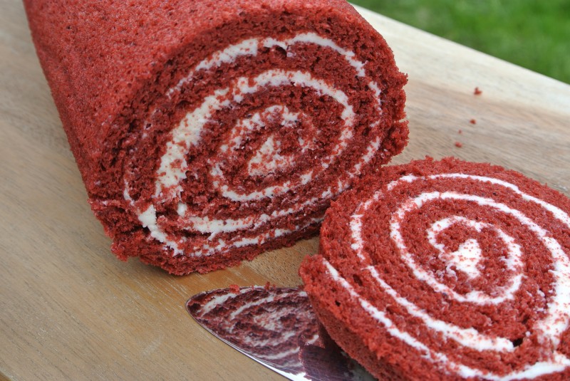 Red Velvet Swiss Roll | Baking, Recipes and Tutorials – The Pink Whisk