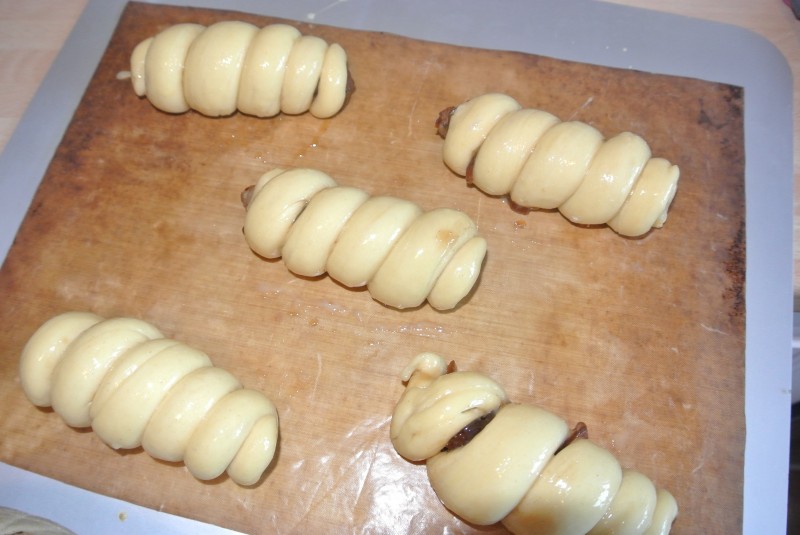 Bonfire Banger Rolls | Baking, Recipes and Tutorials - The Pink Whisk