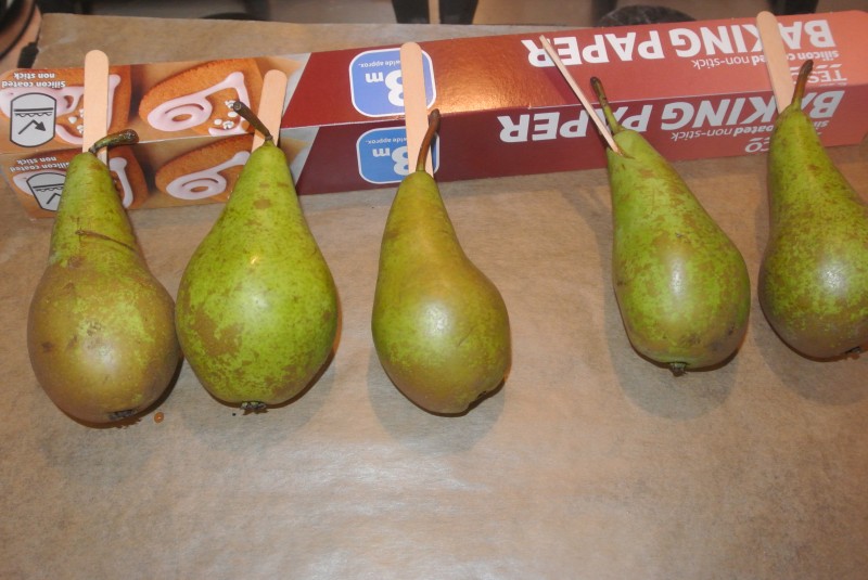 Chocolate Oreo Pears | Baking, Recipes and Tutorials - The Pink Whisk
