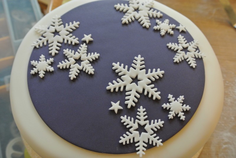 Purple & Snowflakes Christmas Cake | Baking, Recipes and Tutorials ...