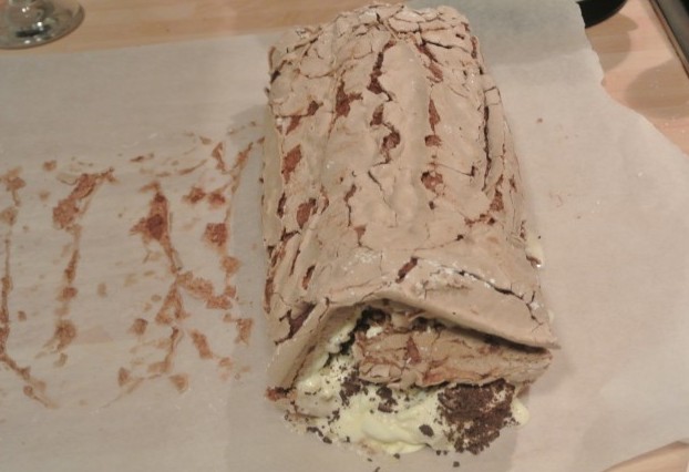 Day 10 – Chocolate Meringue Roulade | Baking, Recipes and Tutorials ...
